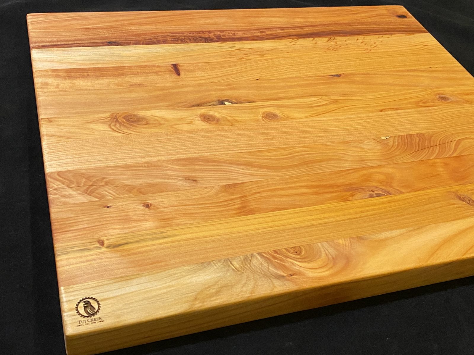 MACROCARPA CHOPPING BOARD: LARGE RUSTIC